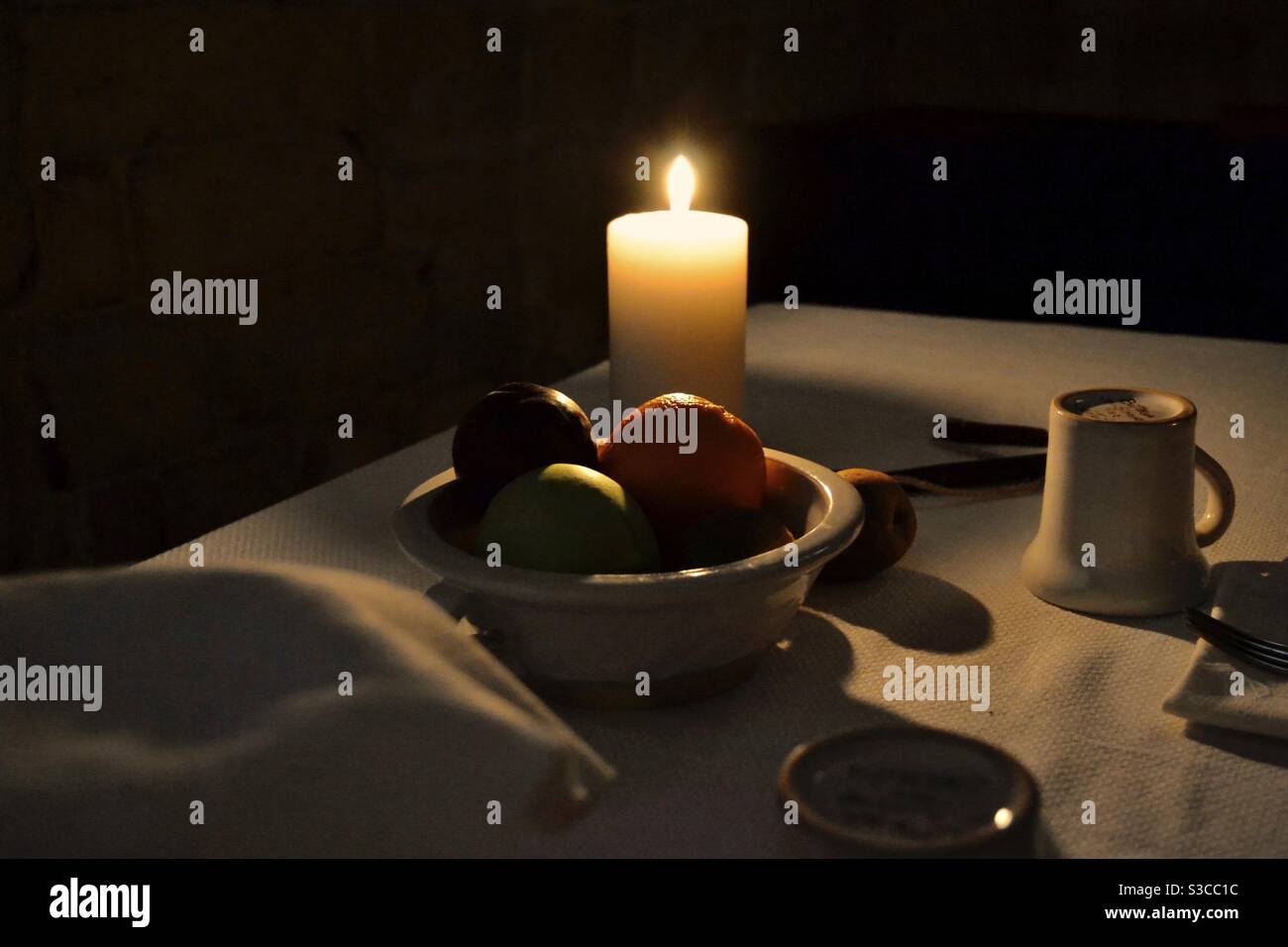 Lit candle hi-res stock photography and images - Alamy