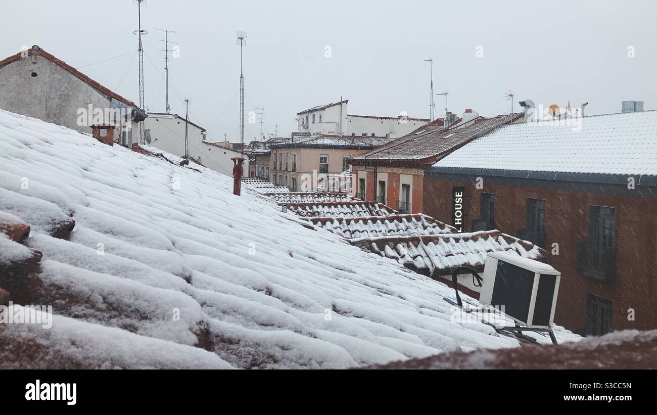 Madrid snow hi-res stock photography and images - Alamy