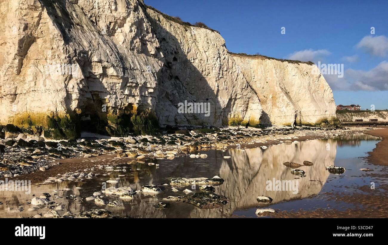 Kent broadstairs cliff chalk hi-res stock photography and images - Alamy