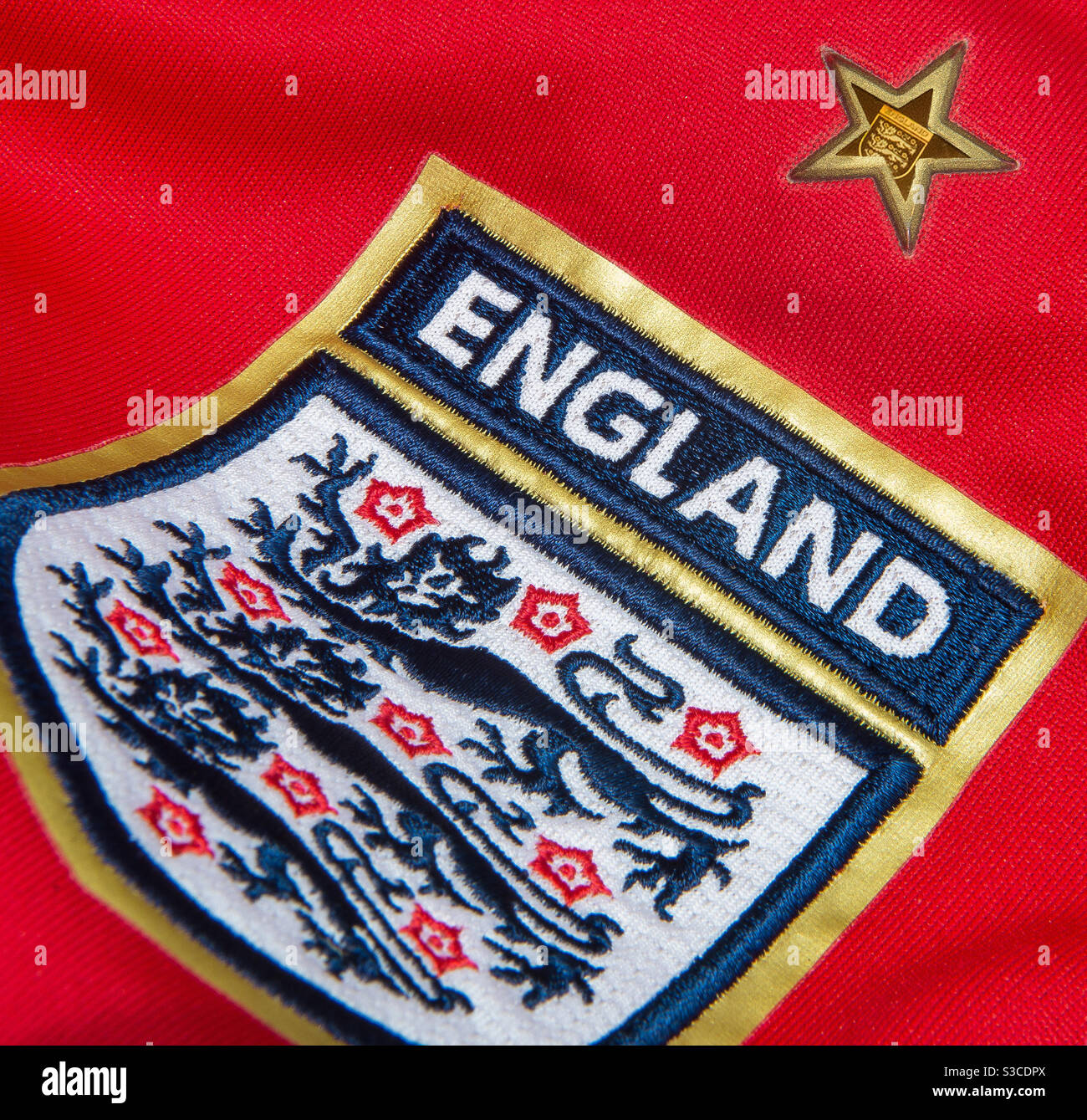 Three lions england football hi-res stock photography and images - Alamy