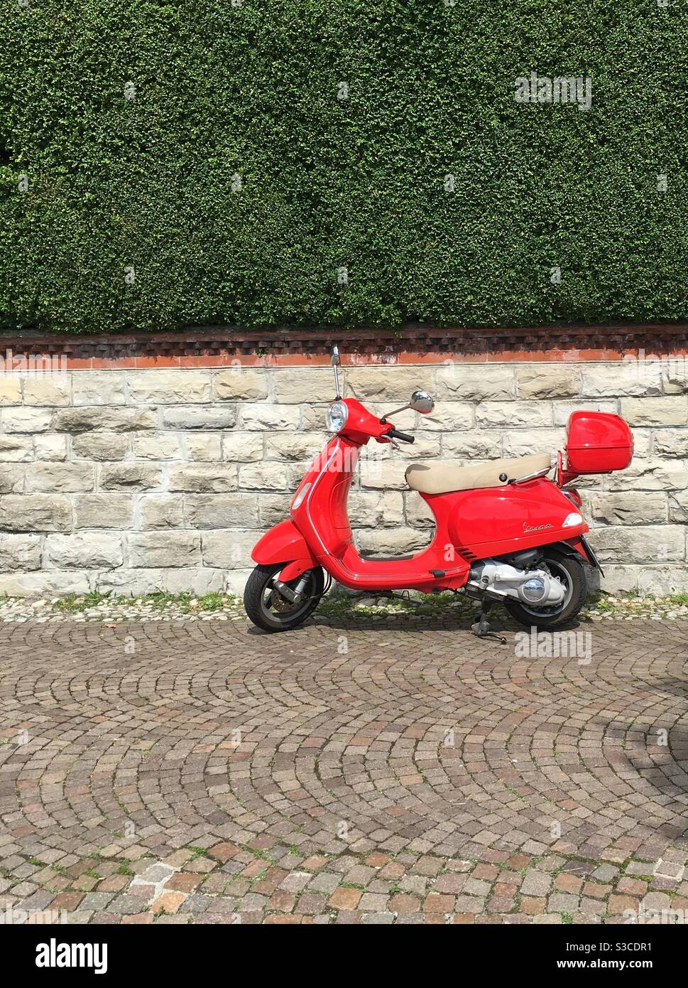 Scooter red hi-res stock photography and images - Alamy