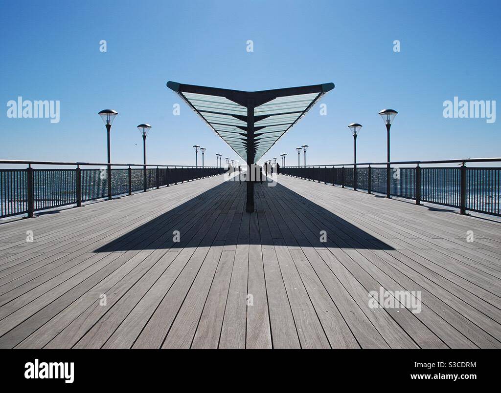 12 oclock shadow hi-res stock photography and images - Alamy