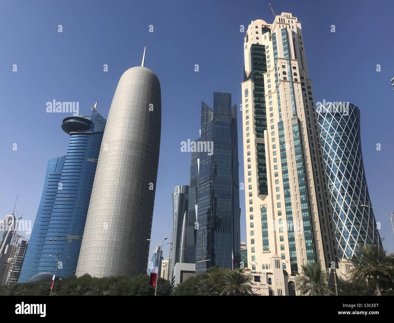 Building doha qatar smartphone stock photos and images - Alamy