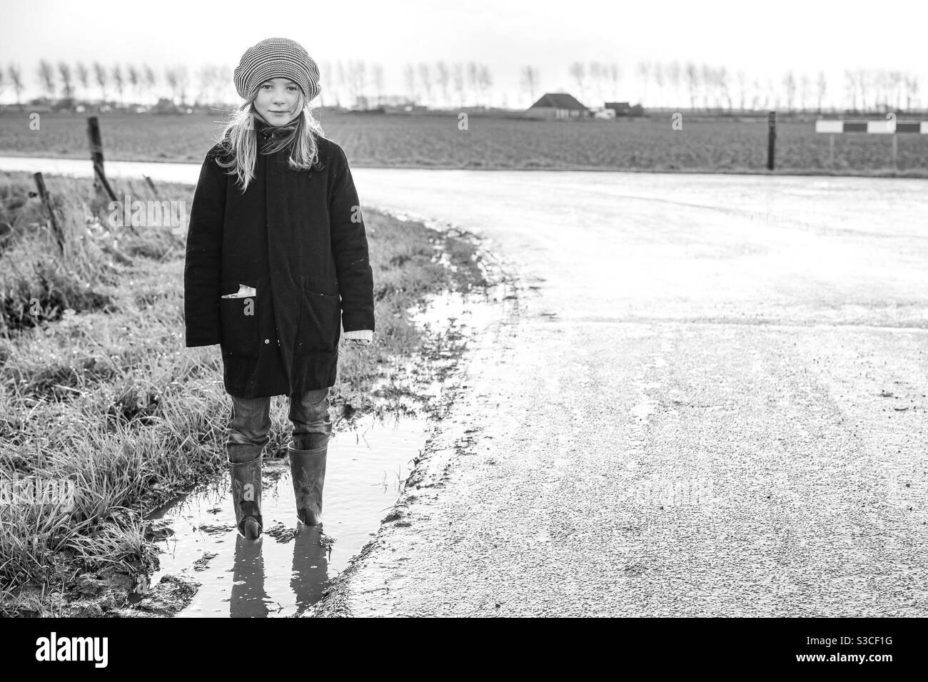 Girl in mud hi-res stock photography and images - Alamy