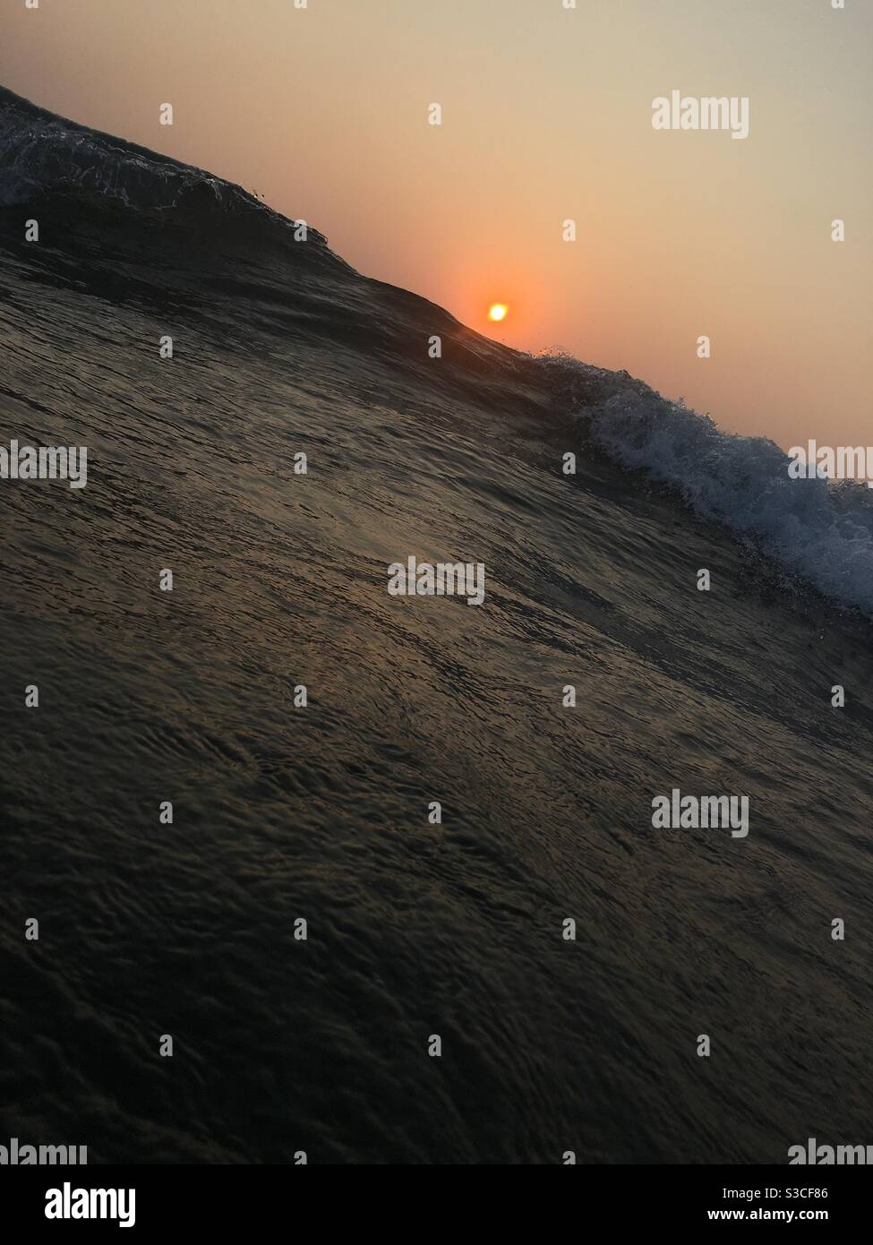 Wave and sun hi-res stock photography and images - Alamy