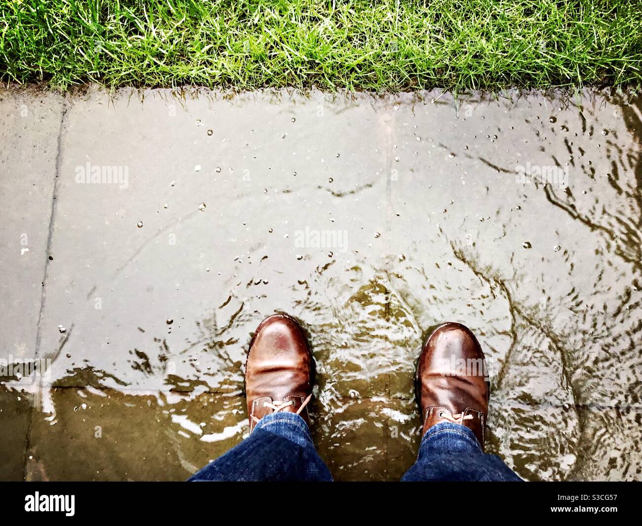 Two water ripples hi-res stock photography and images - Alamy