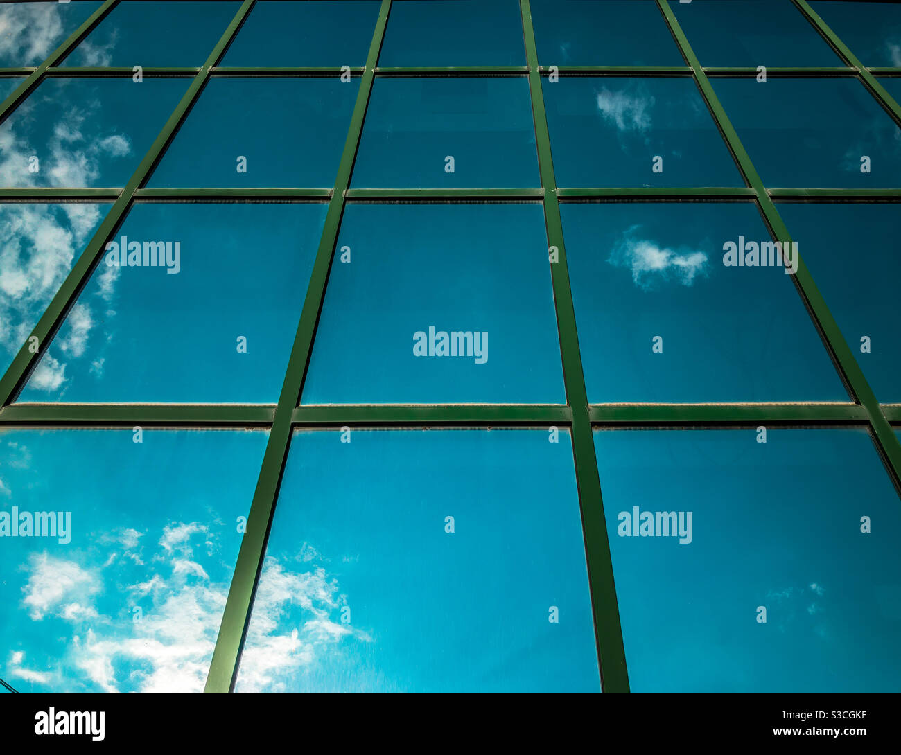 Perpendicular lines hi-res stock photography and images - Alamy