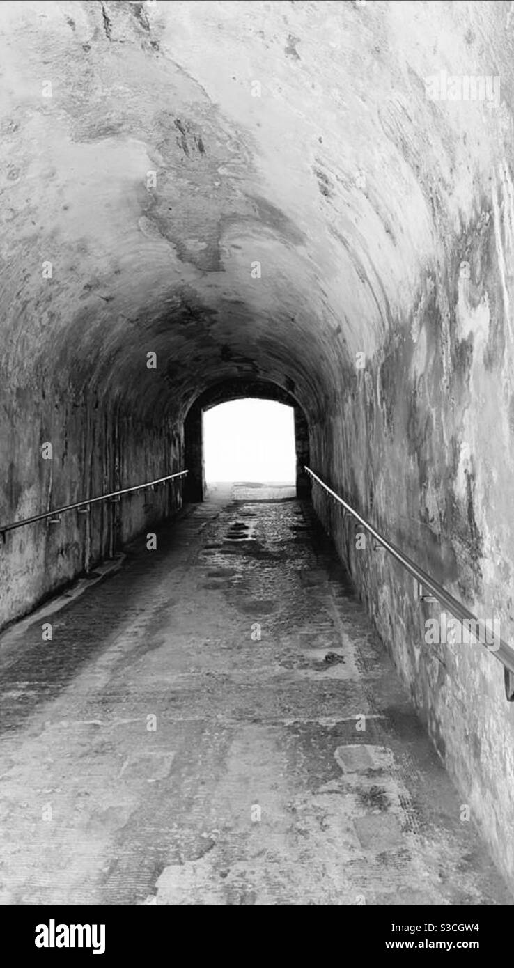 Tunnel architecture hi-res stock photography and images - Alamy