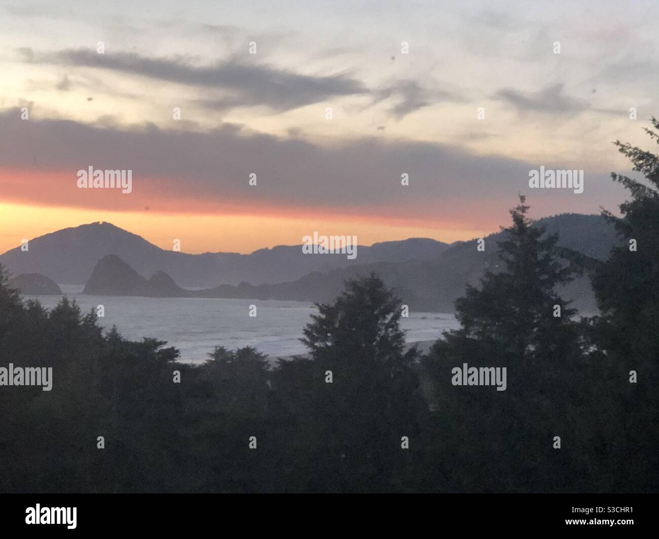 Gold beach oregon hi-res stock photography and images - Alamy