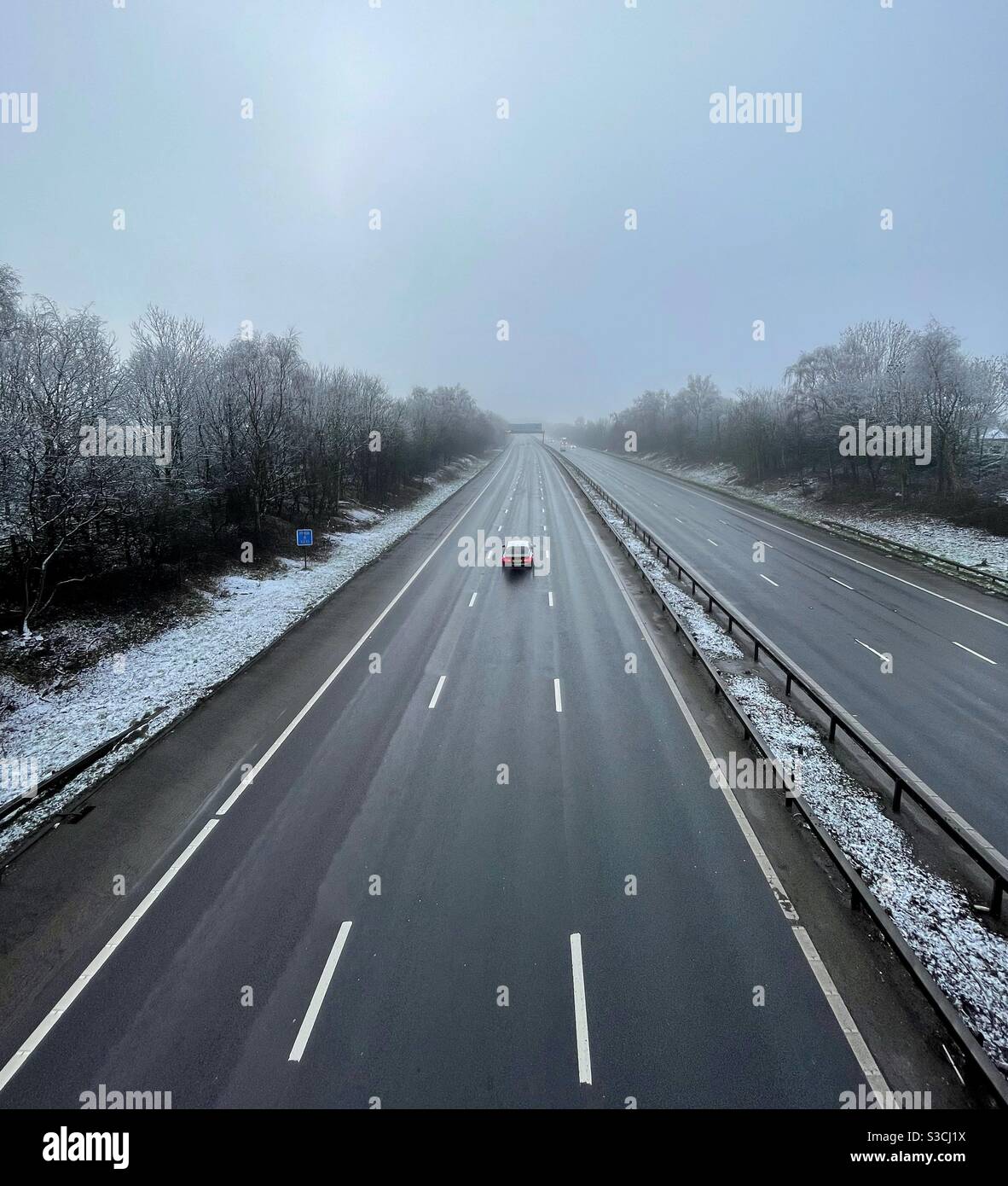 Empty motorway hi-res stock photography and images - Alamy