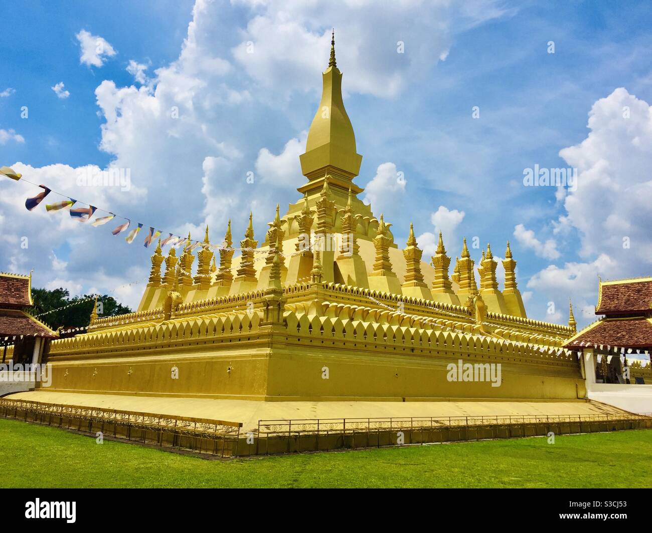 That luang temple hi-res stock photography and images - Alamy