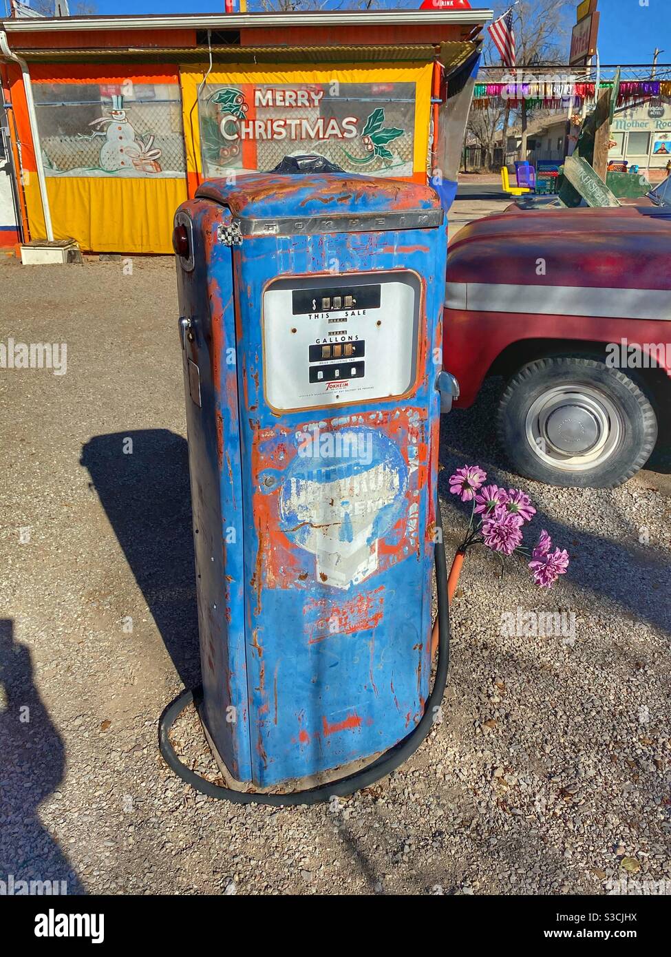 Antique gas pump hi-res stock photography and images - Alamy