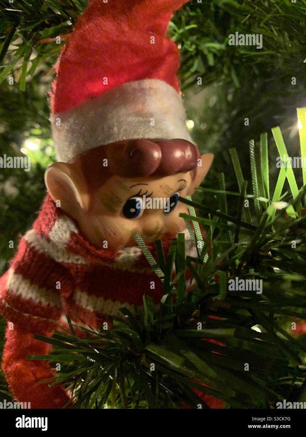 Elf on the shelf hi-res stock photography and images - Alamy