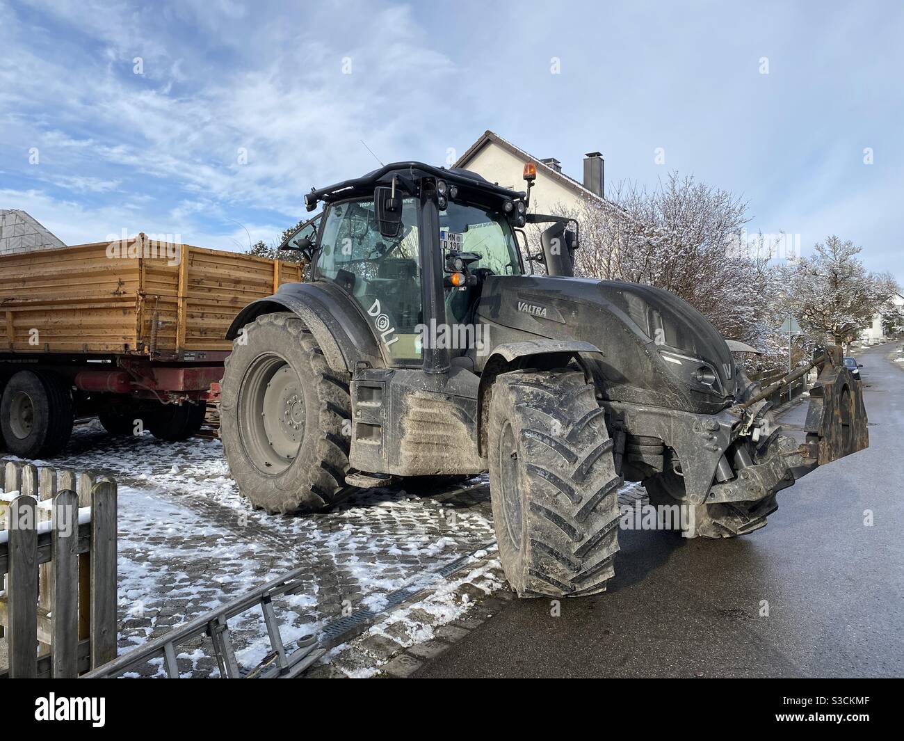 Black tractor trailer hi-res stock photography and images - Alamy