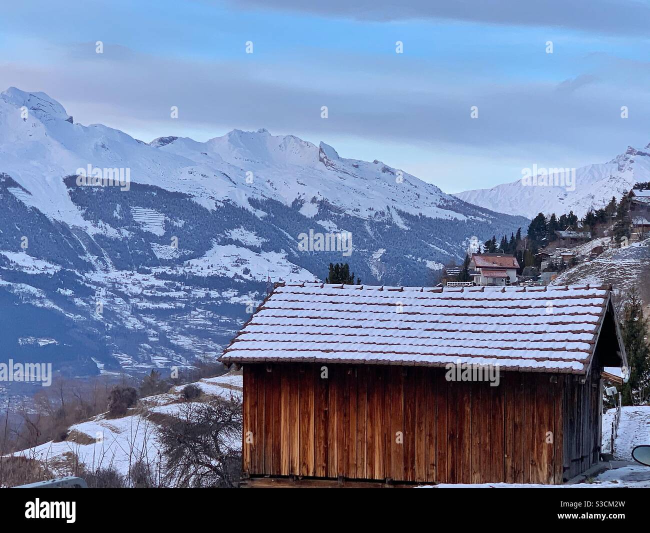 Cabin and chalet hi-res stock photography and images - Alamy