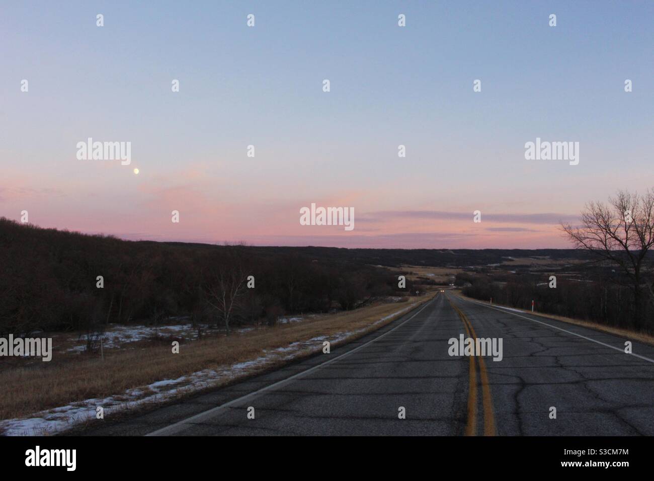 Highway road at sunset hi-res stock photography and images - Alamy