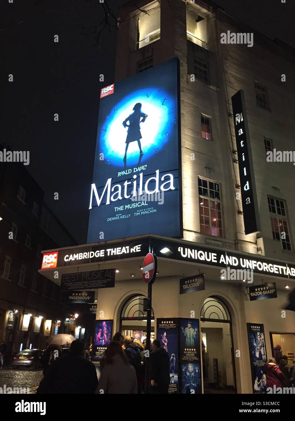 Matilda musical cambridge theatre hi-res stock photography and images ...