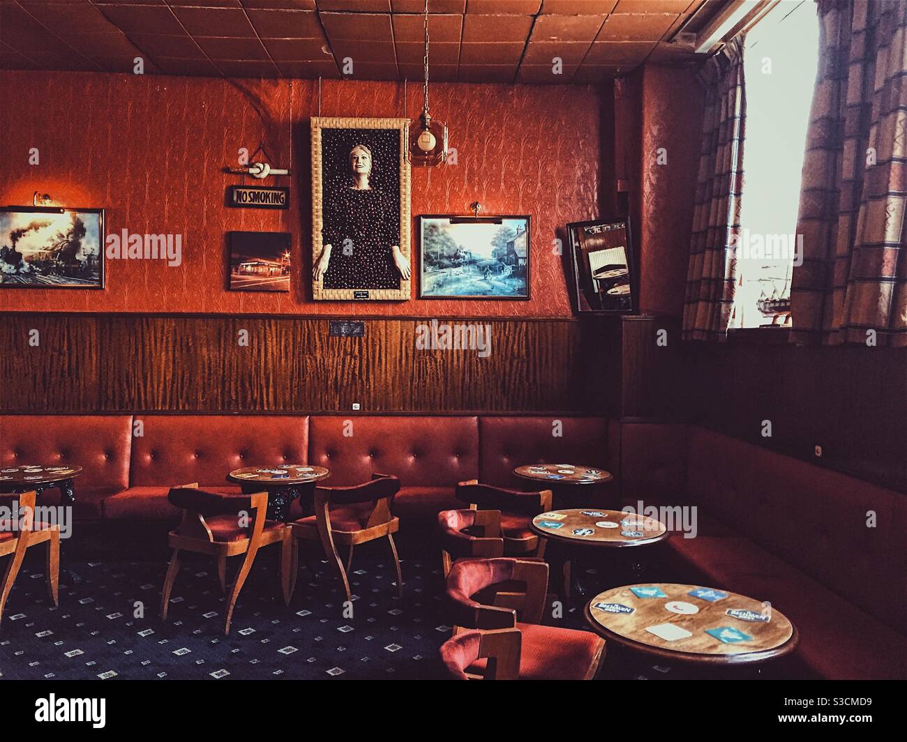 Closing time restaurant hi-res stock photography and images - Alamy