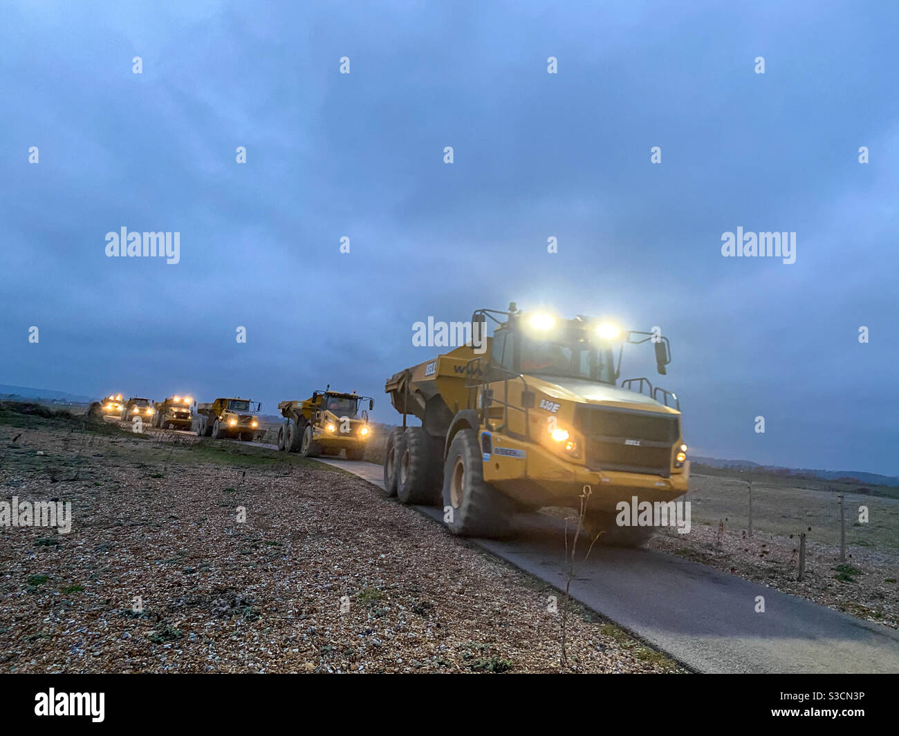 Trucks and workers hi-res stock photography and images - Alamy