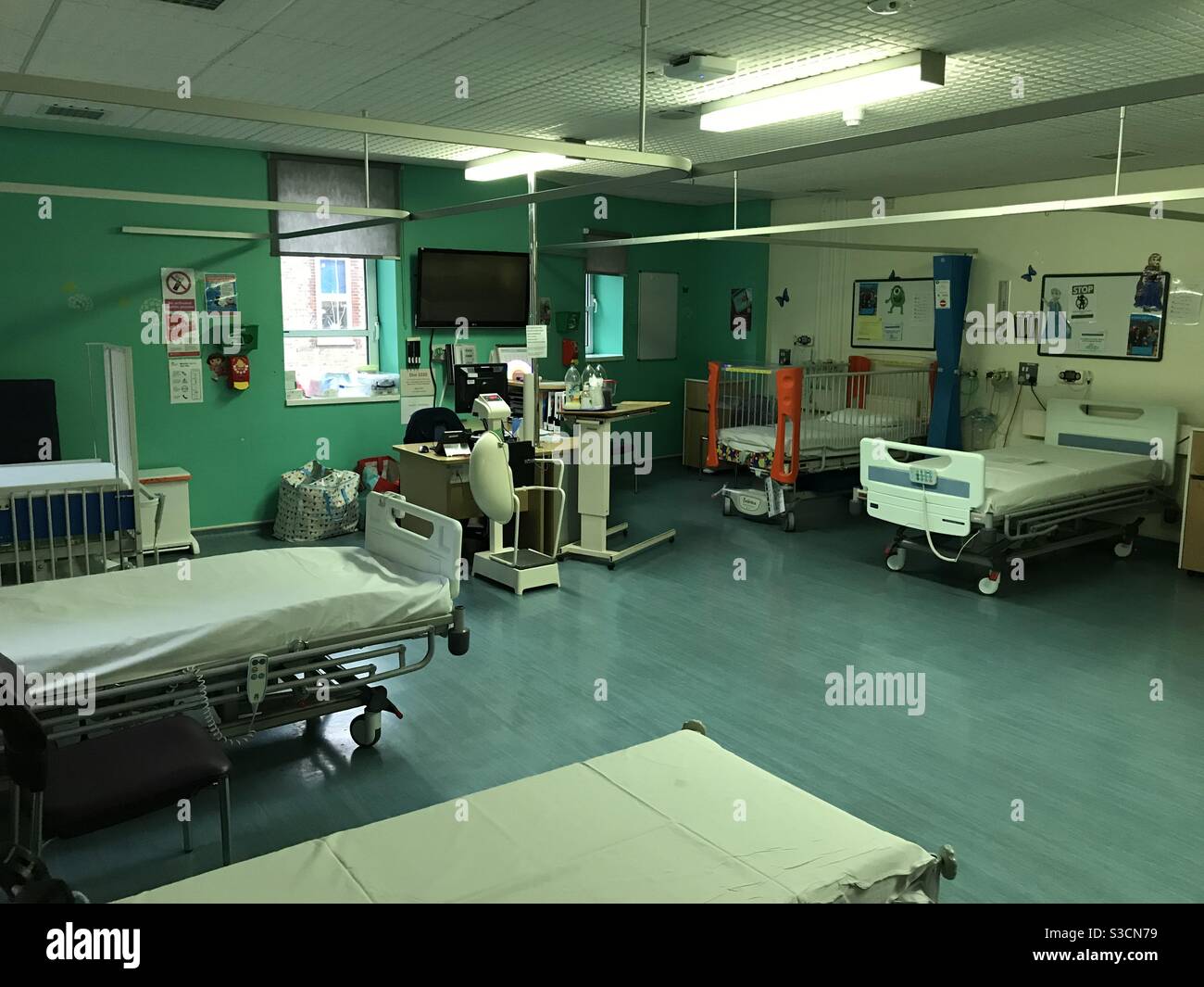 Empty hospital ward hi-res stock photography and images - Alamy