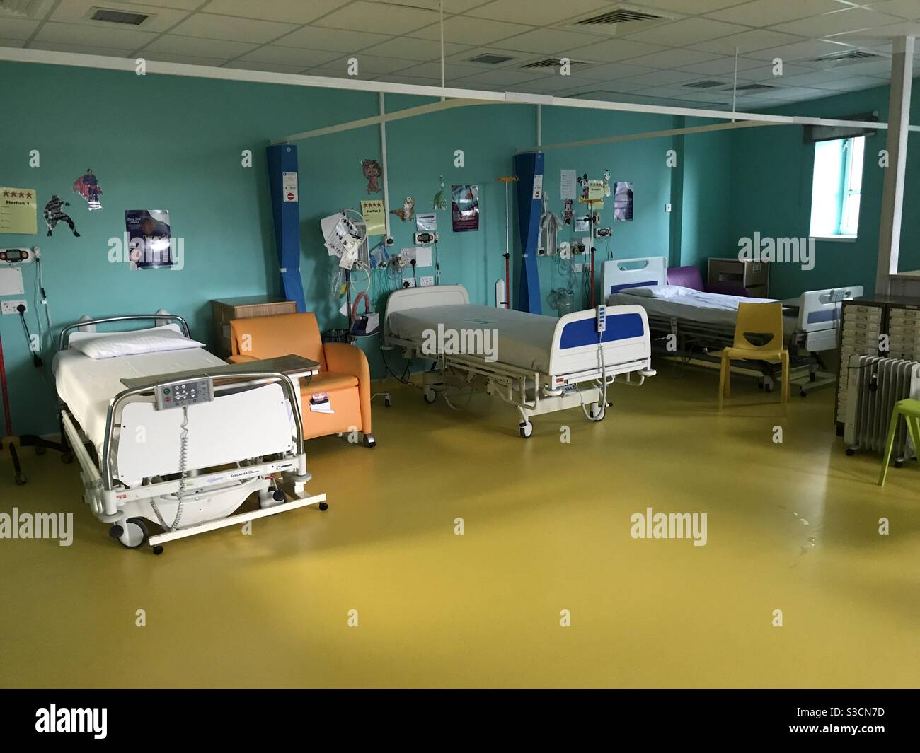Empty hospital beds hi-res stock photography and images - Alamy
