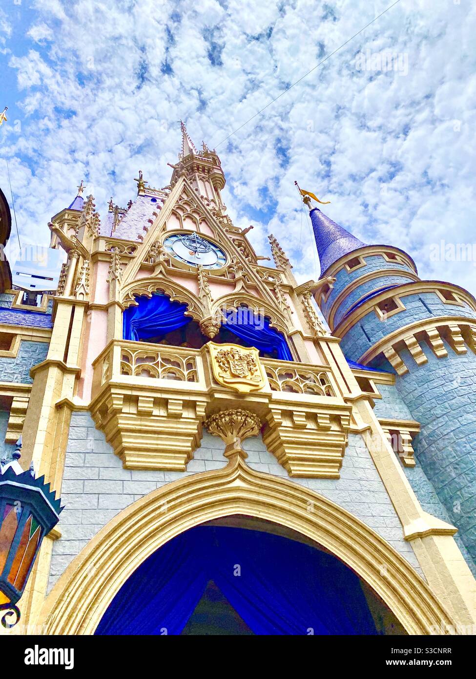 Disney world cinderella's castle hi-res stock photography and images ...