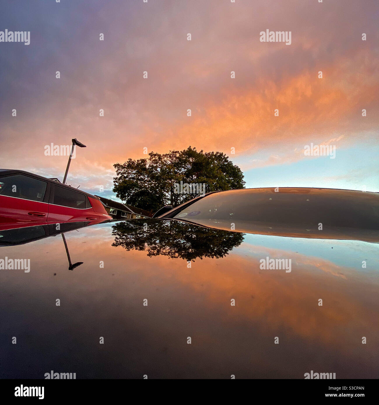 Car reflecting sunrise hi-res stock photography and images - Alamy