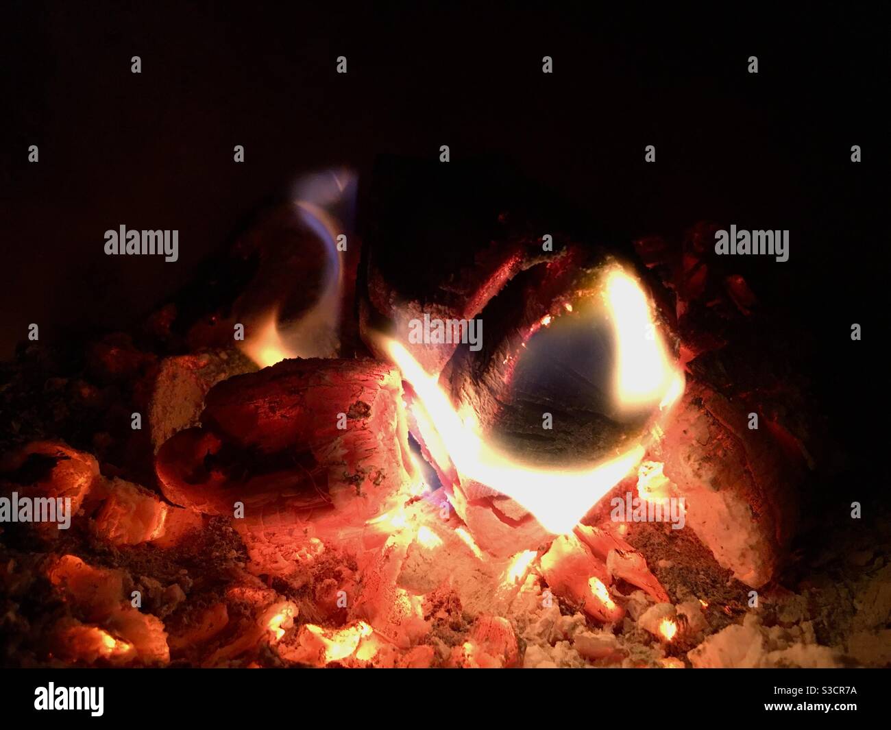 Embers campfire hi-res stock photography and images - Alamy