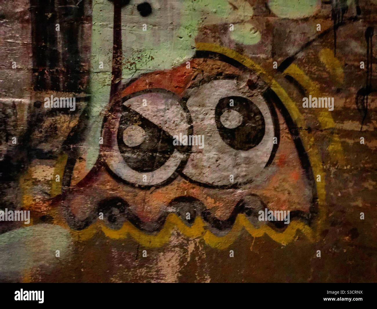 Graffiti eyes hi-res stock photography and images - Alamy