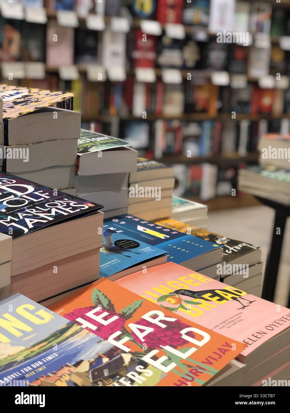Book store piles hi-res stock photography and images - Alamy