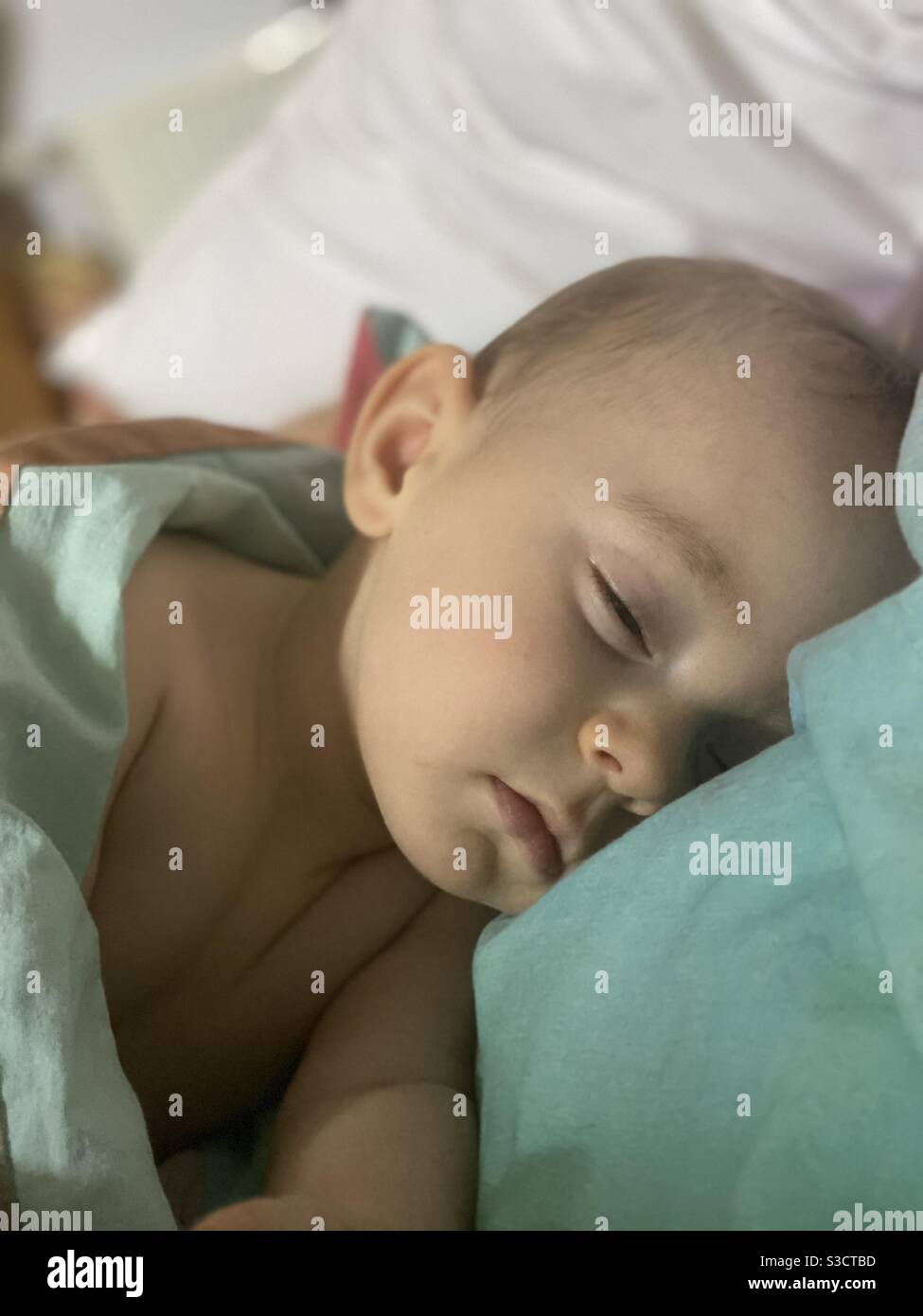 Sleepy boy hi-res stock photography and images - Alamy