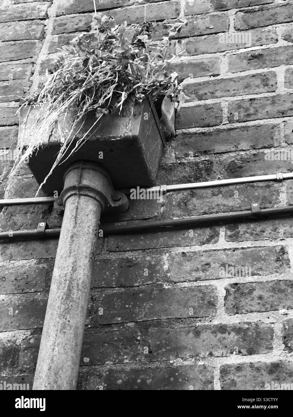 Down pipe hi-res stock photography and images - Alamy