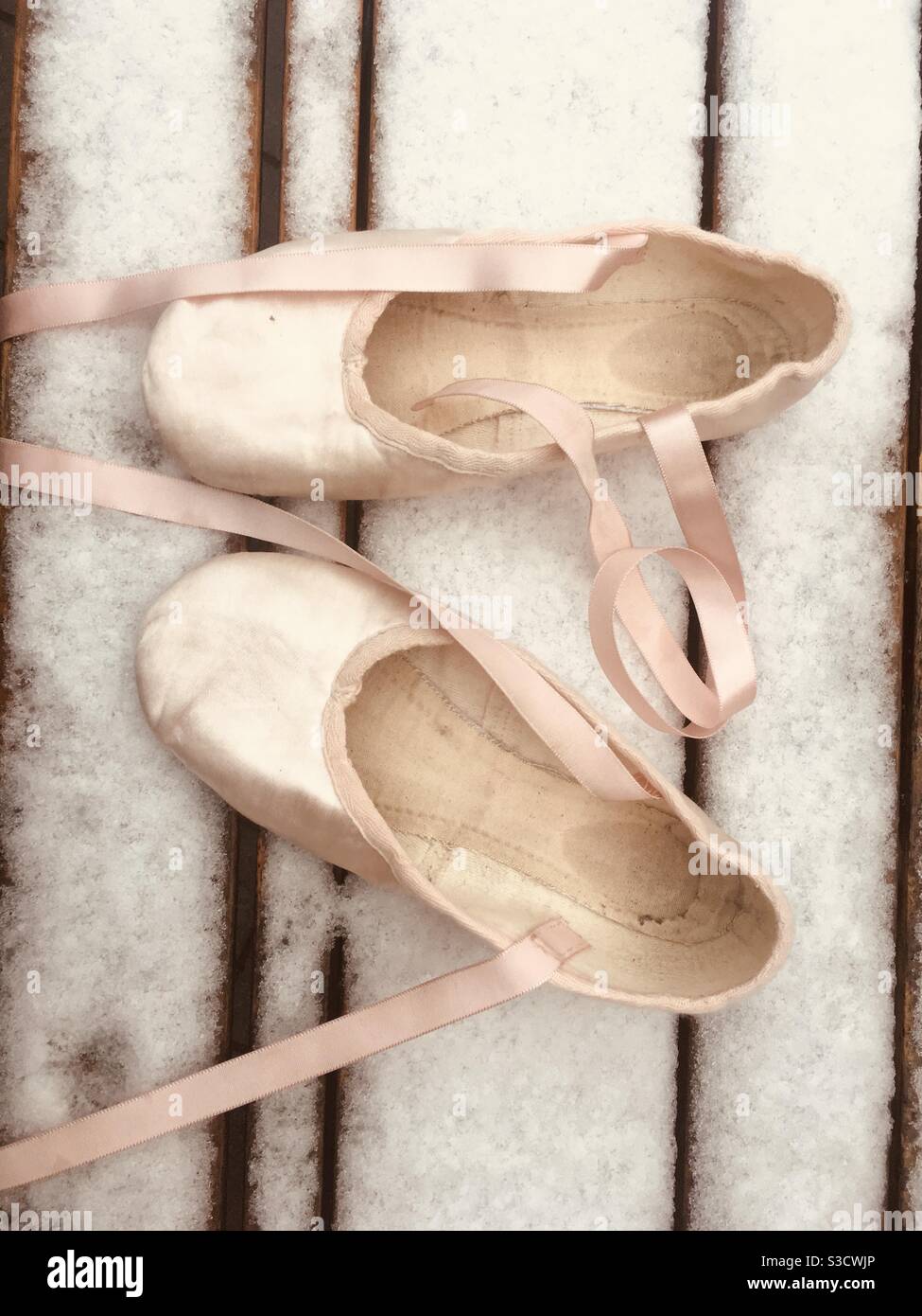 Ballet bench hi-res stock photography and images - Alamy