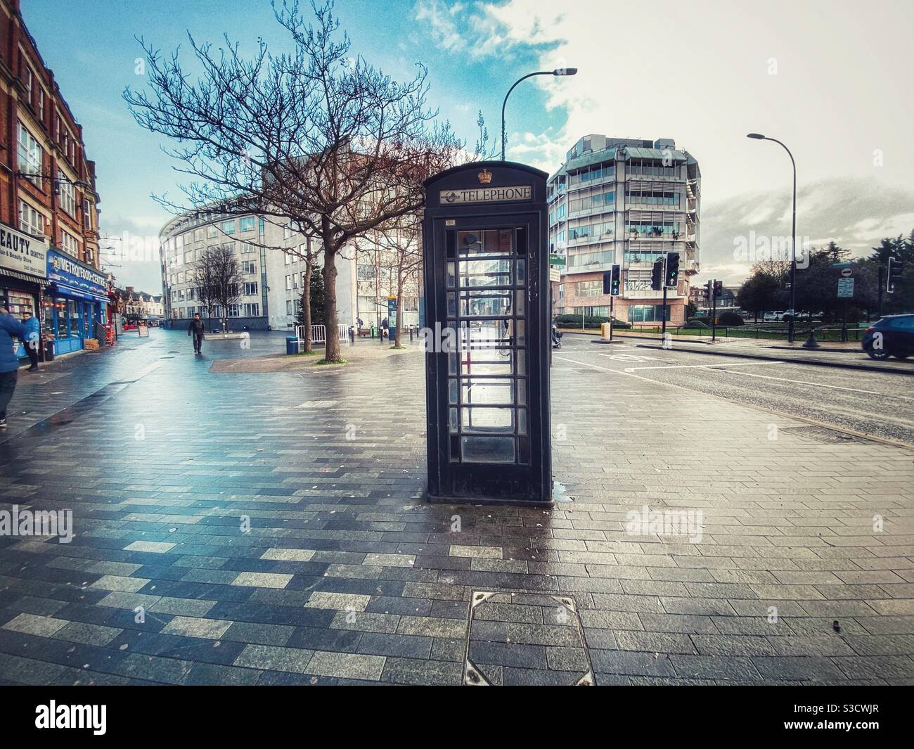 London black telephone box hi-res stock photography and images - Alamy