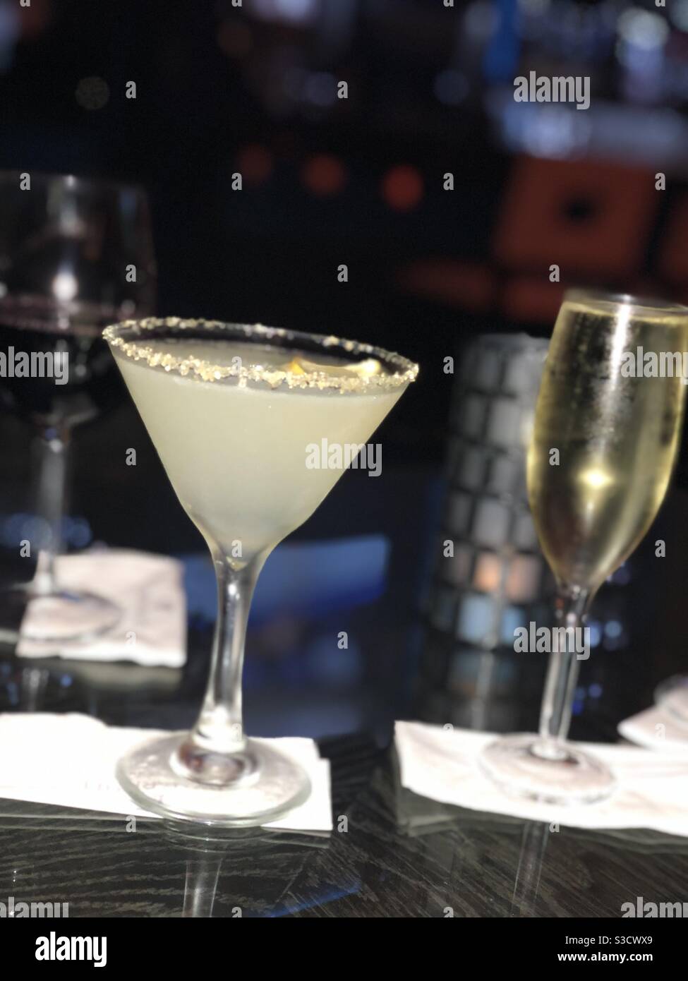 Cocktails happy hour hi-res stock photography and images - Alamy