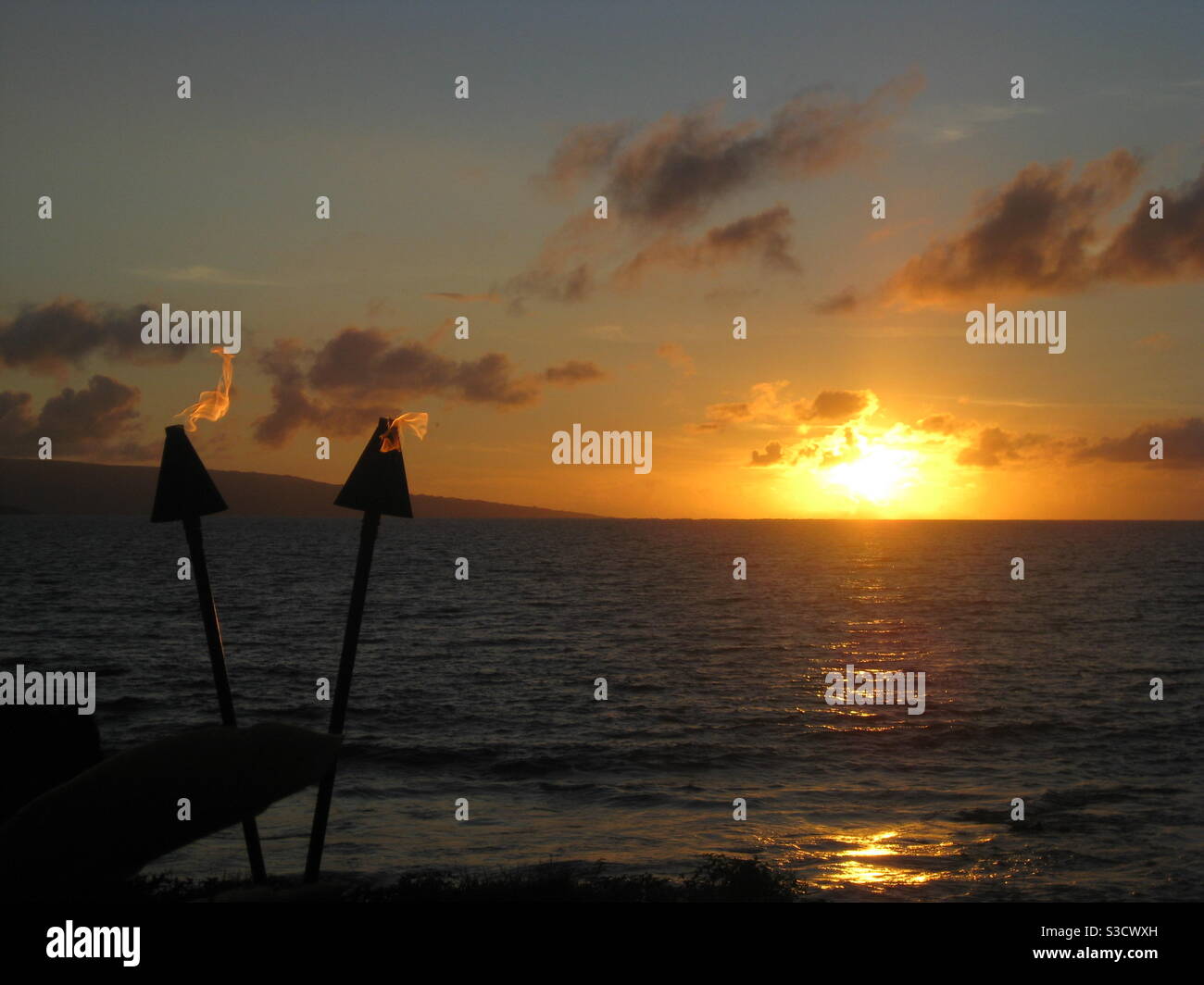 Maui tiki hi-res stock photography and images - Alamy