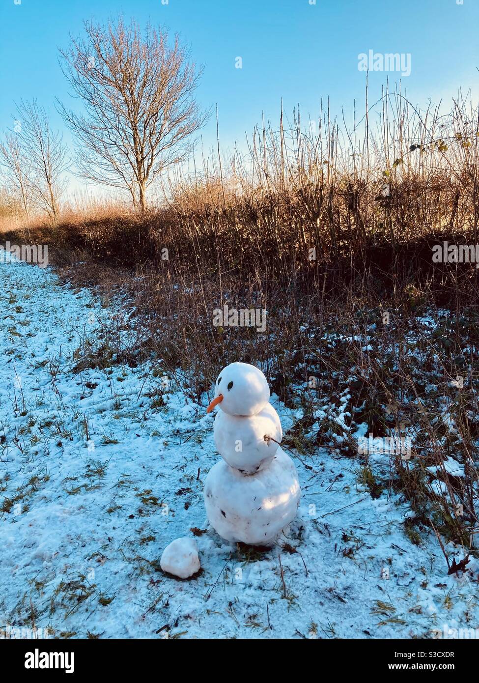Snowman snowy hi-res stock photography and images - Alamy