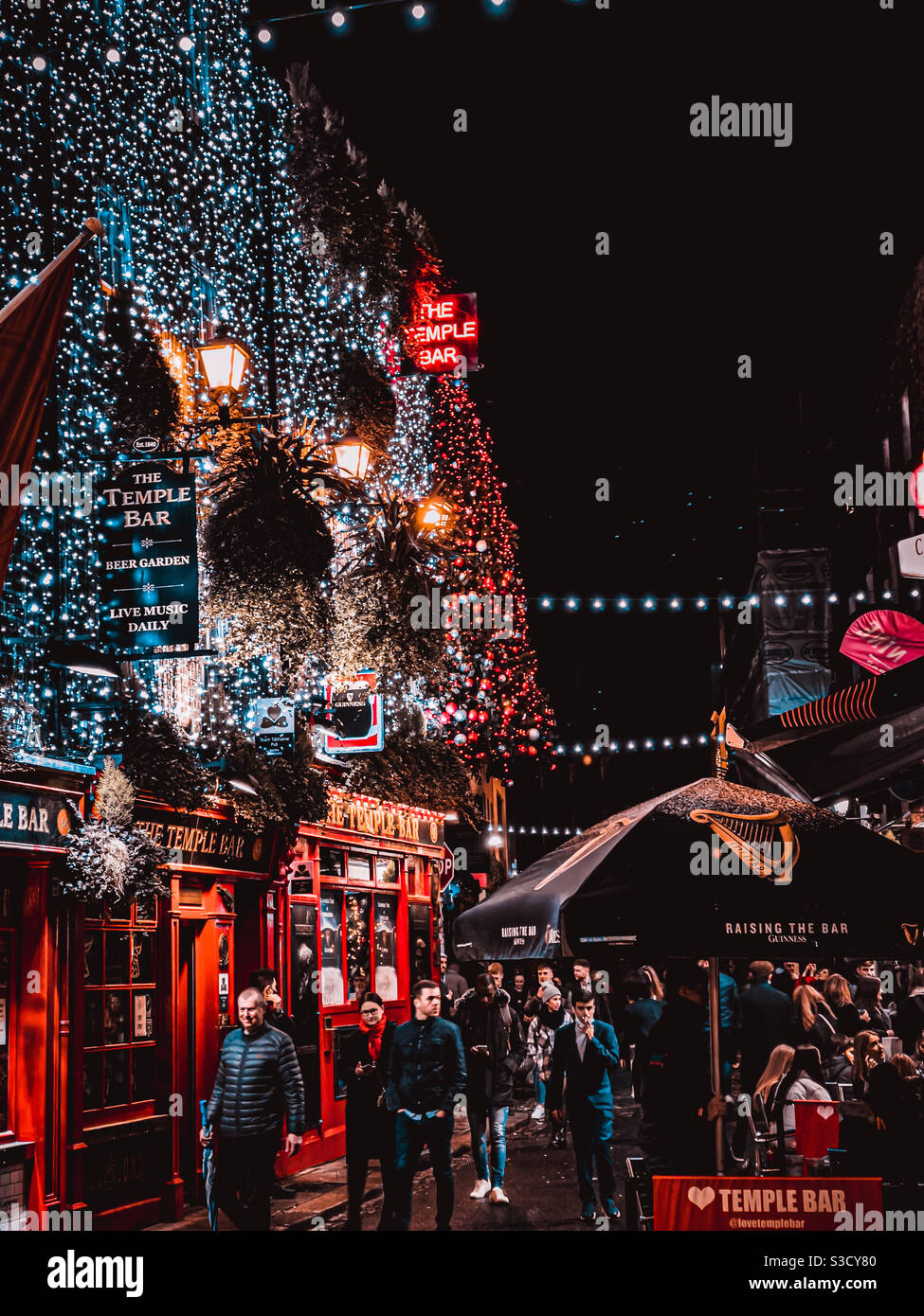 Bar and christmas lights hi-res stock photography and images - Alamy