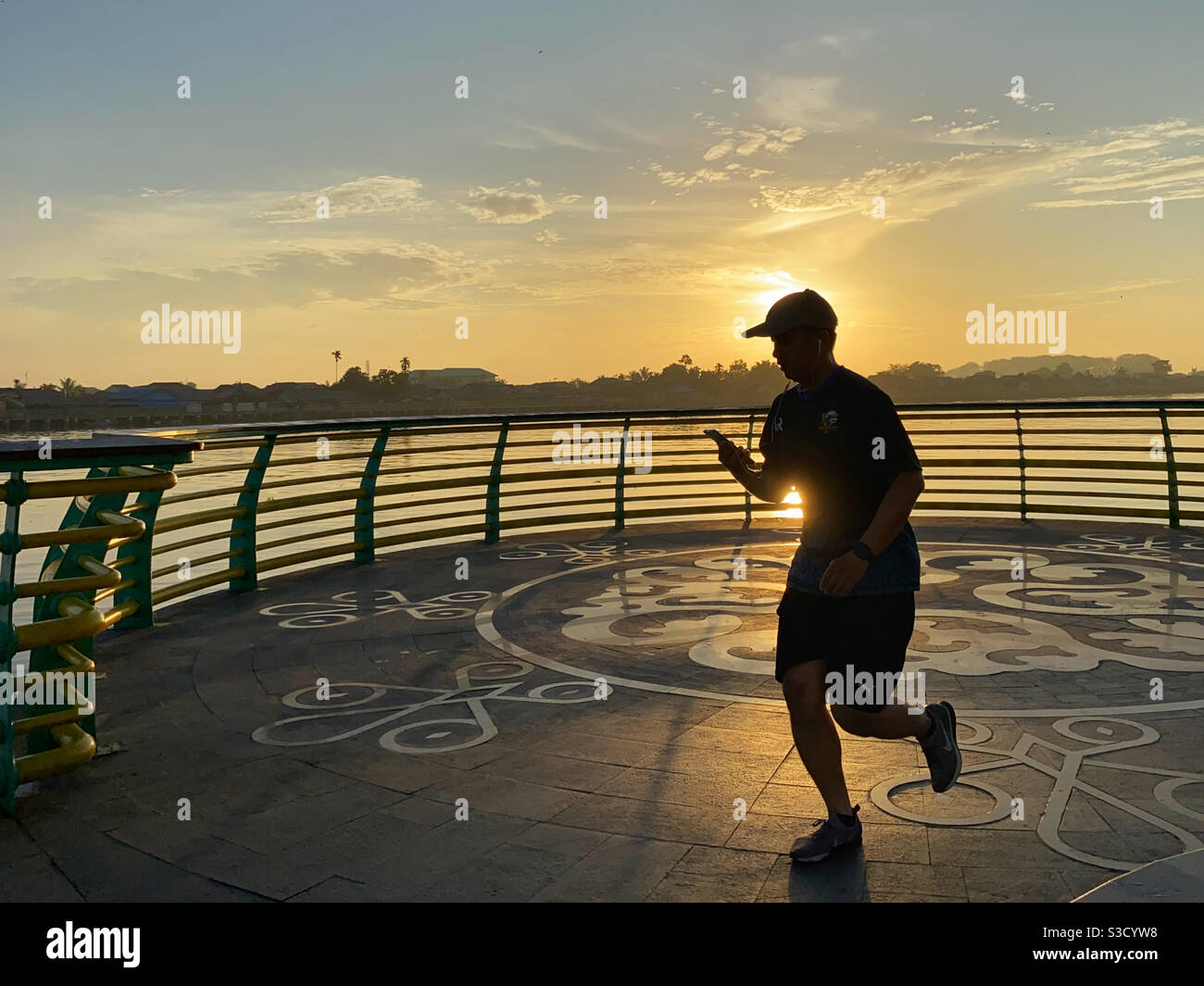 Man running at sunrise hi-res stock photography and images - Alamy