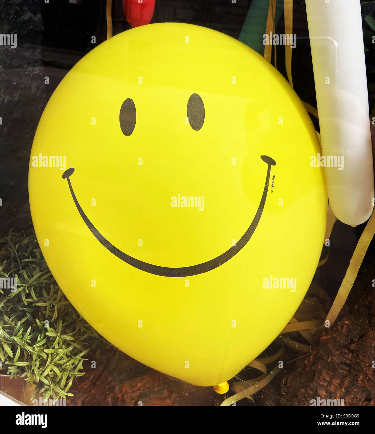 Smile balloon hi-res stock photography and images - Alamy