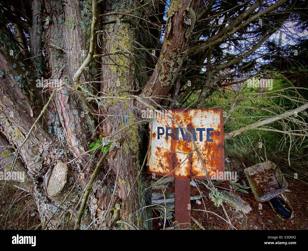 Rusty private sign hi-res stock photography and images - Alamy