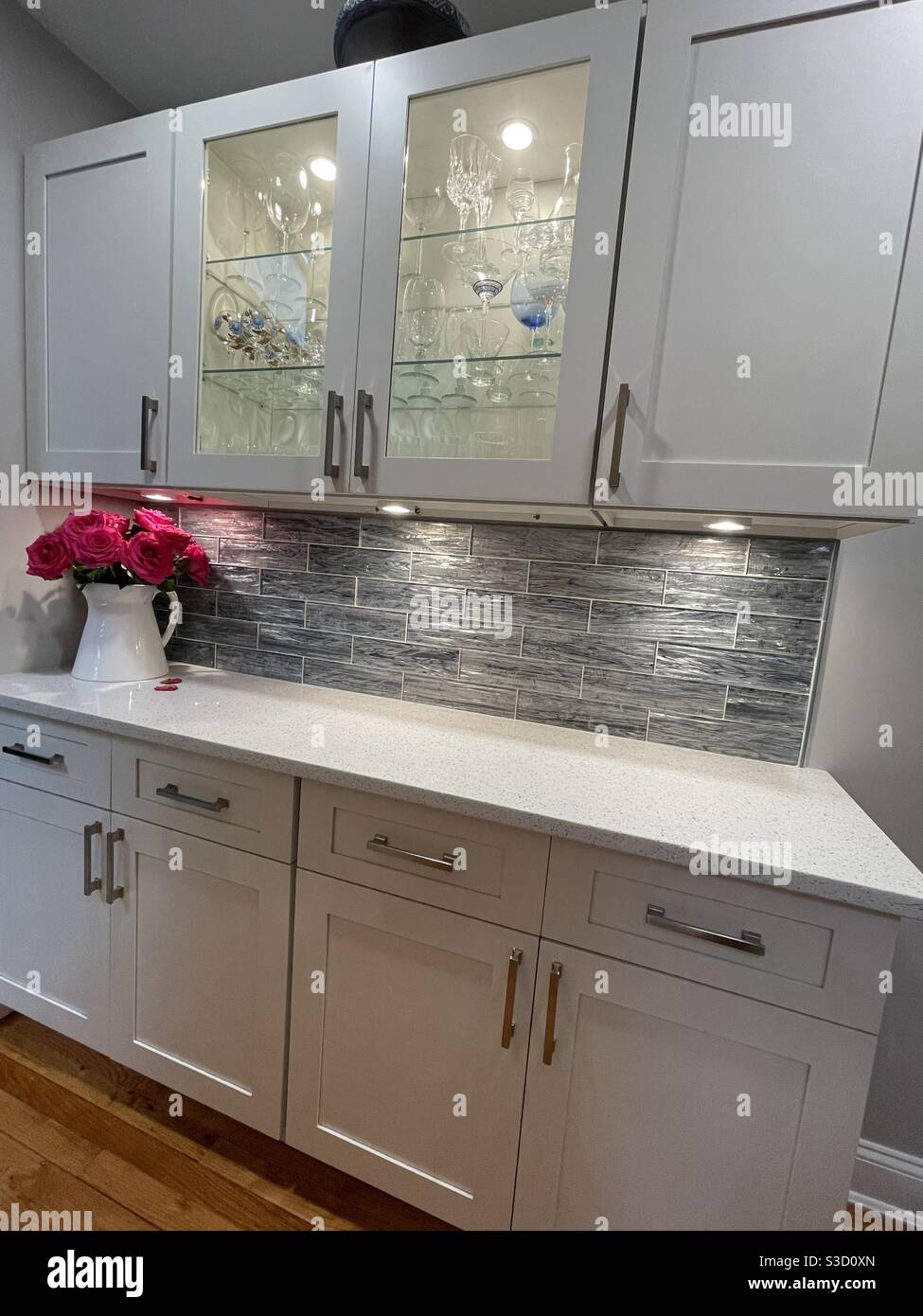 Modern pantry hi-res stock photography and images - Alamy
