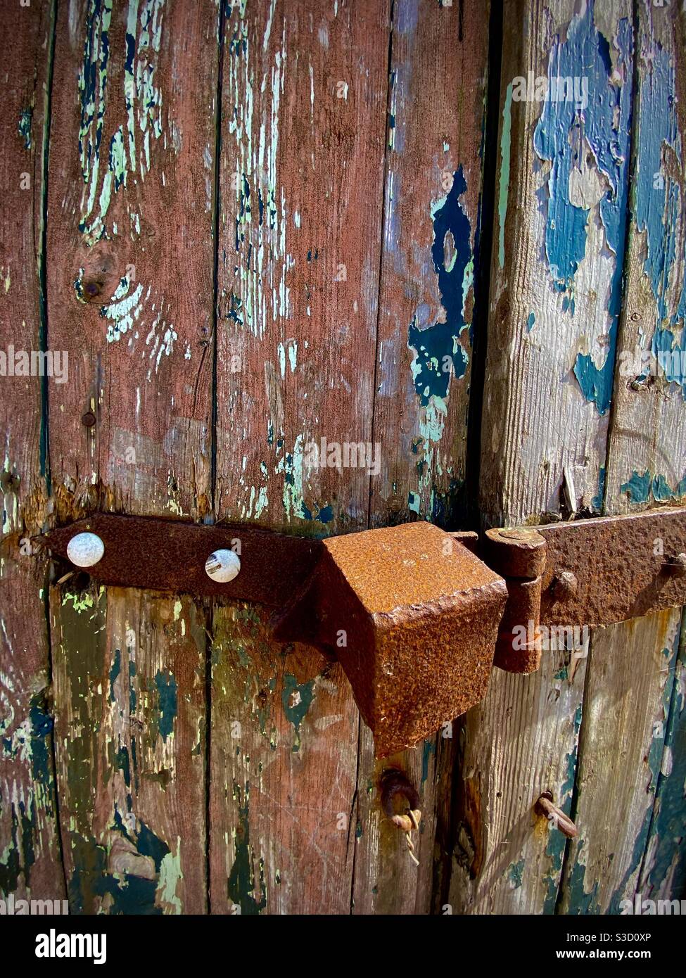 Rusted old lock hi-res stock photography and images - Alamy