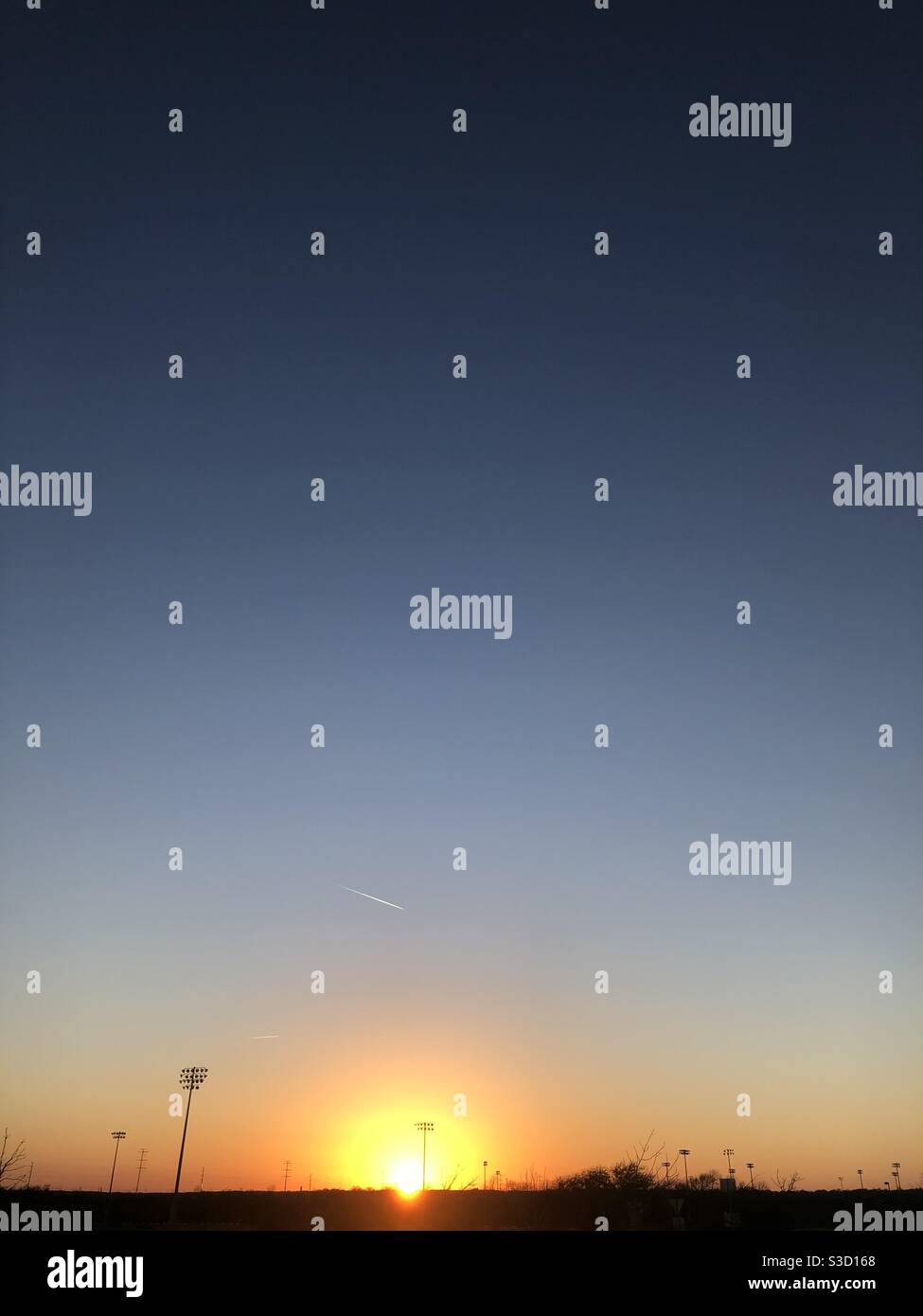 Sky plane horizon hi-res stock photography and images - Alamy
