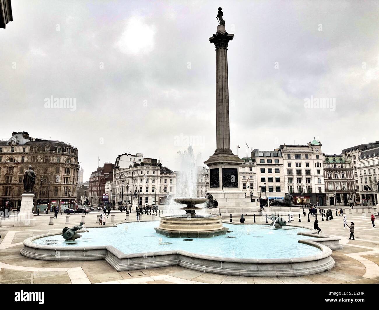 Fountains in leicester square hi-res stock photography and images - Alamy