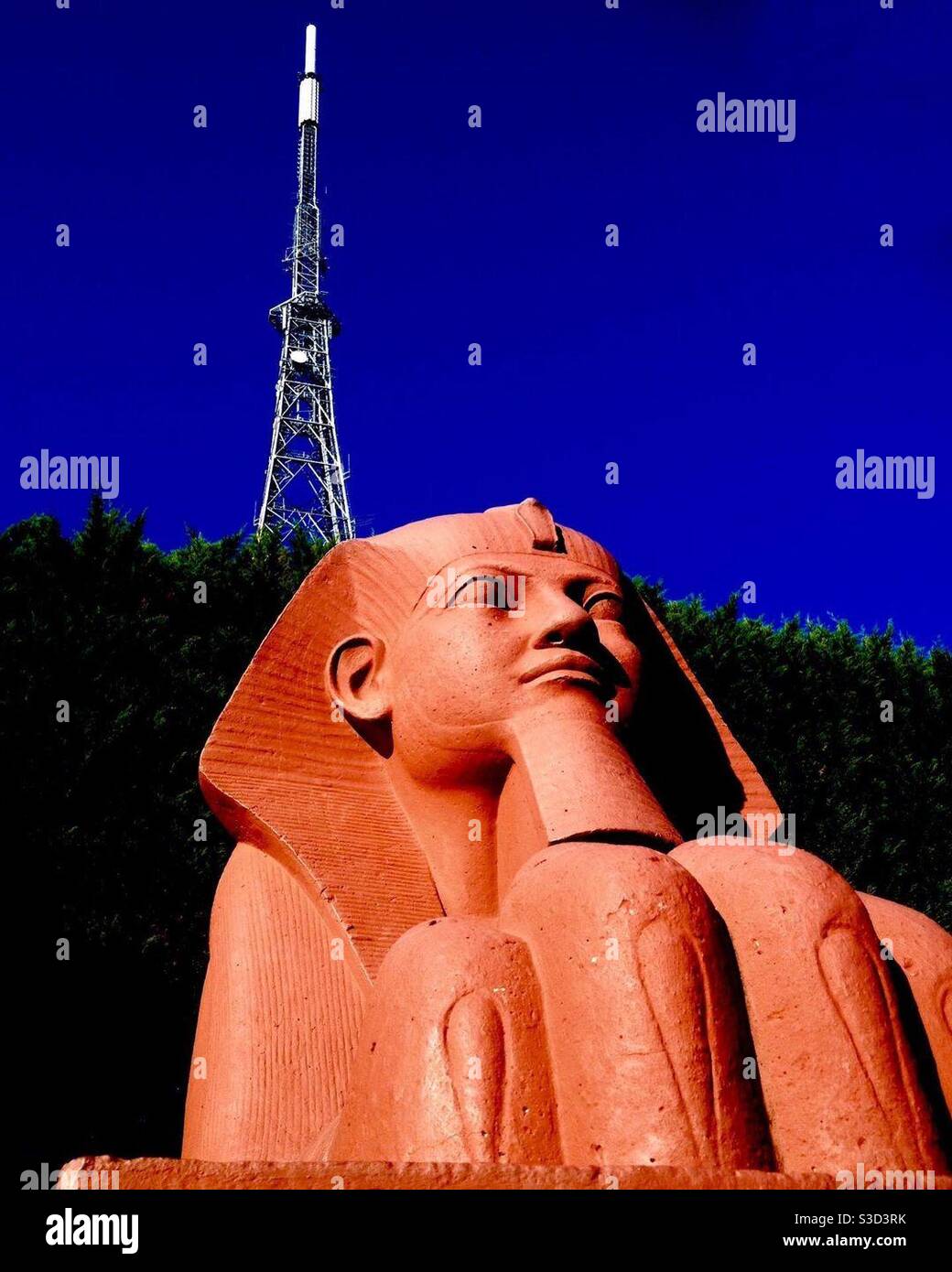 Crystal palace great exhibition statue hi-res stock photography and ...