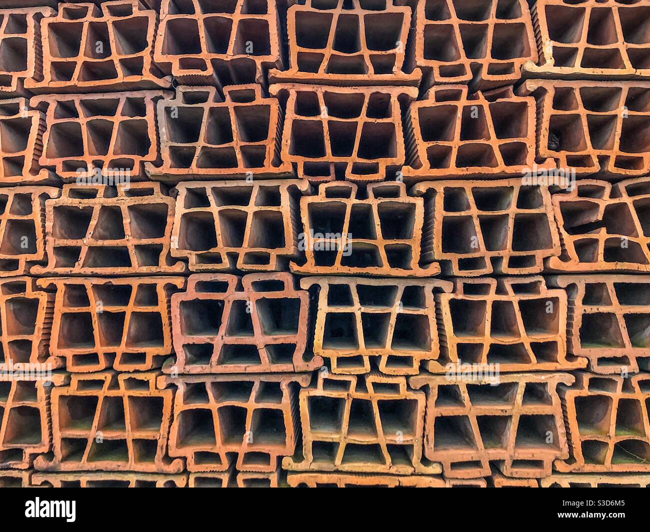 Hollow brick hi-res stock photography and images - Alamy