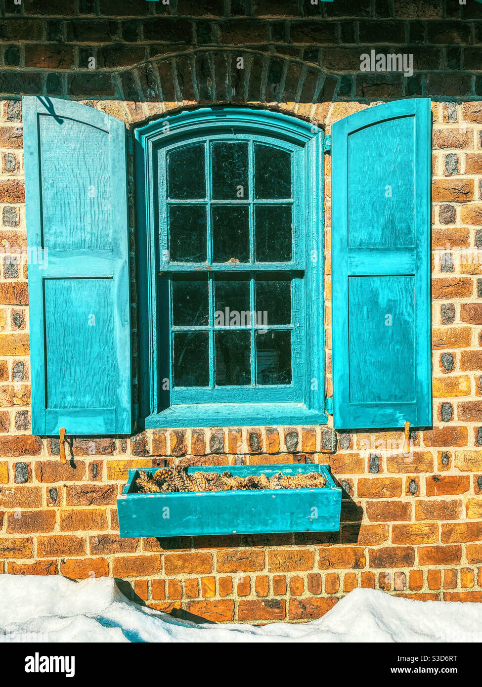 Brick window hi-res stock photography and images - Alamy