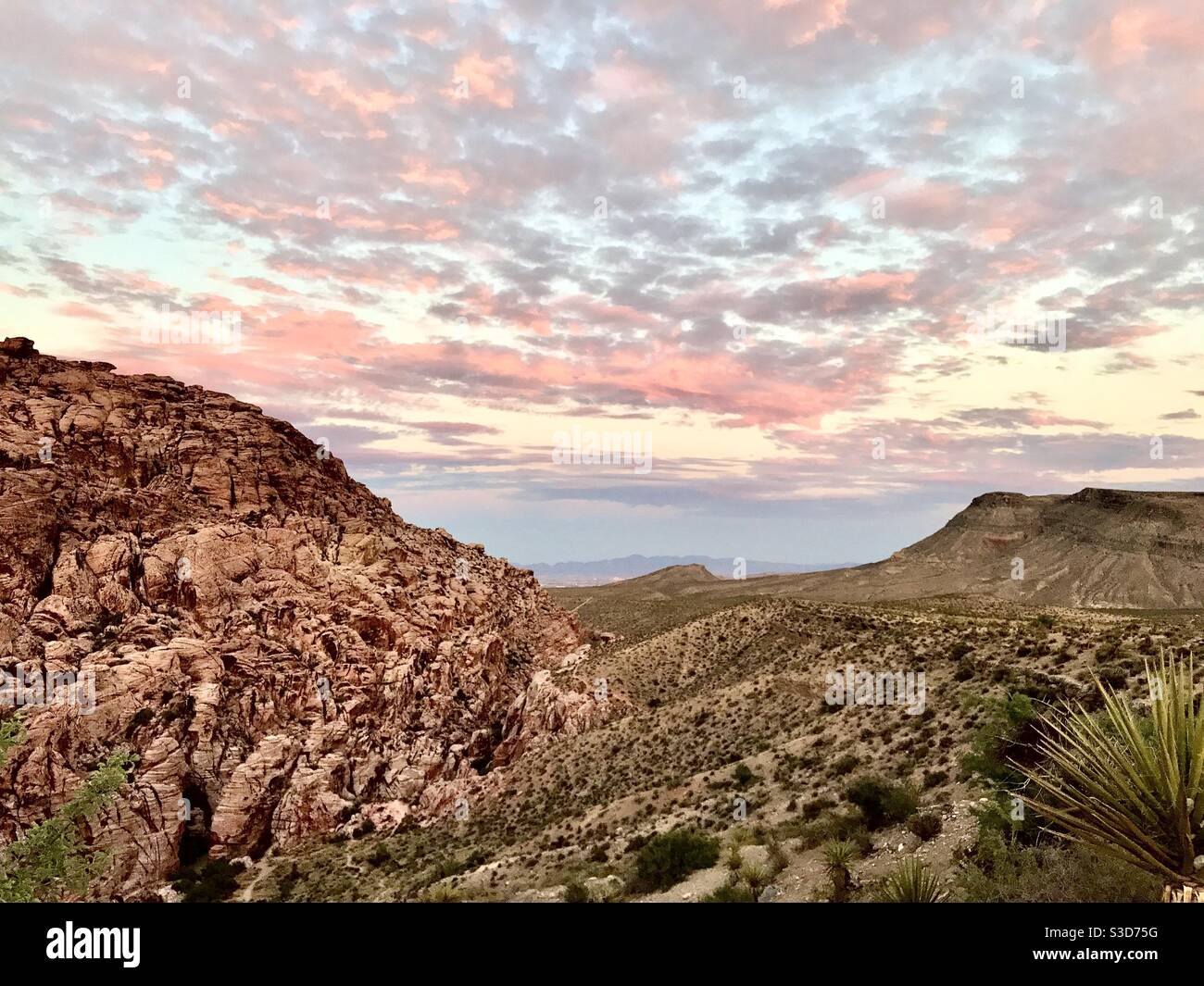 Red rocky landscapes hi-res stock photography and images - Alamy