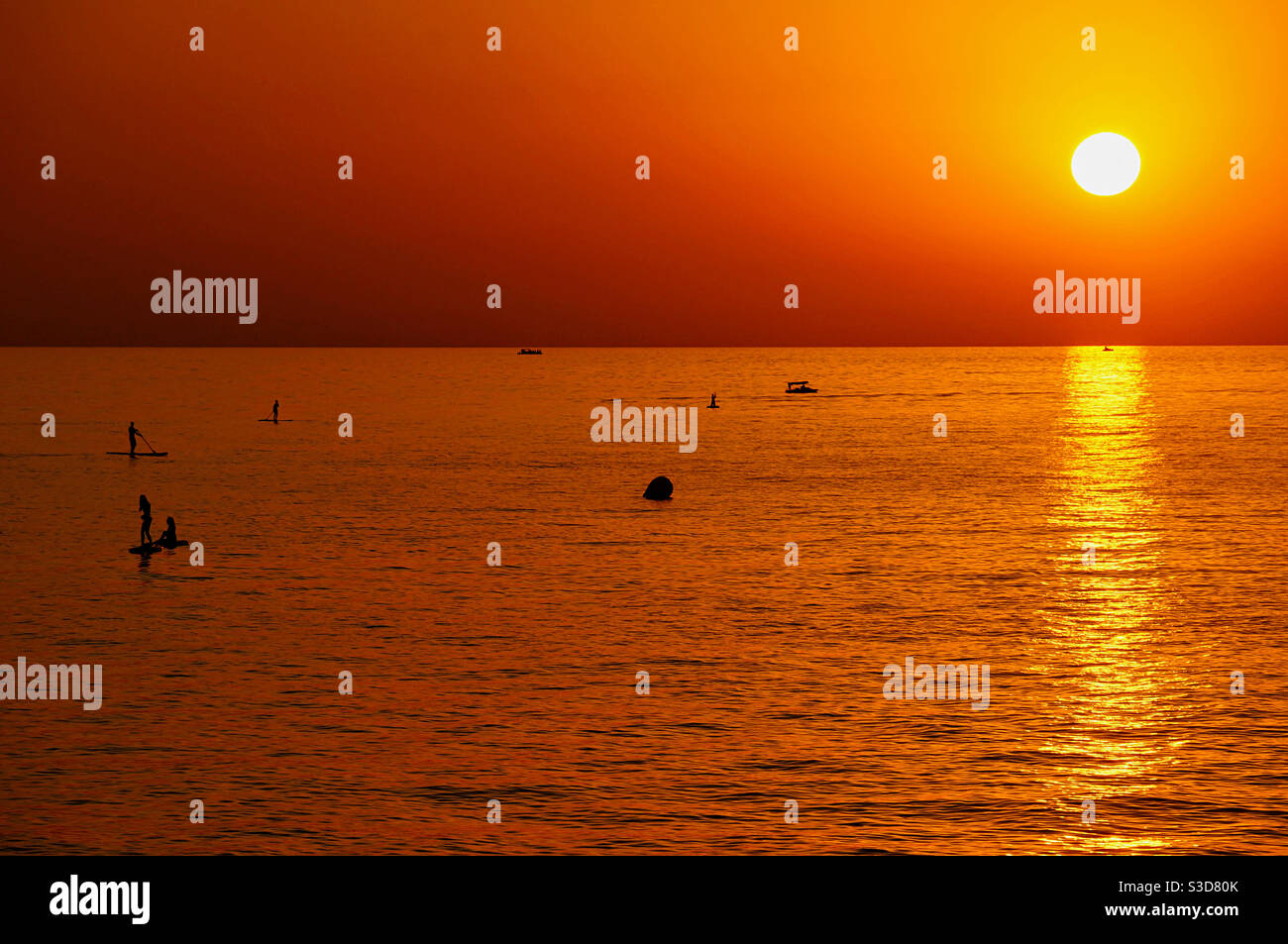 Reflection of silhouettes hi-res stock photography and images - Alamy